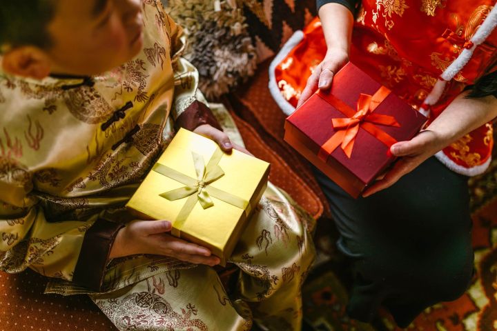 18 Best CNY Gifts For An Auspicious 2022 | Holiday Tours & Travel